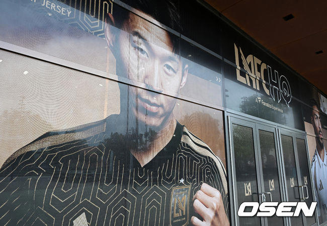 LAFC 홈구장 BMO 스타디움 장식하는 손흥민 대형사진