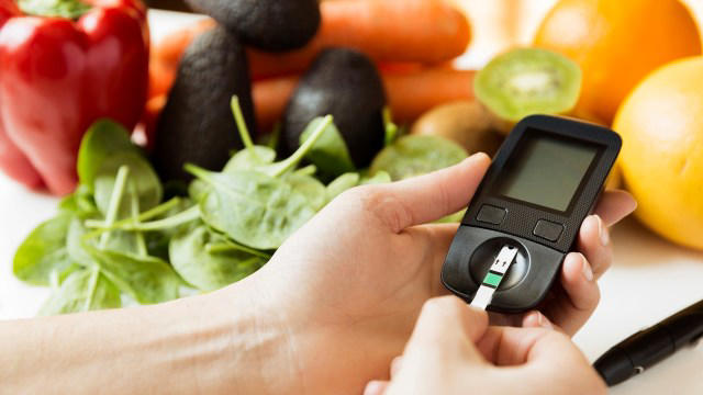 Type 2 diabetic says two weeks of going vegan dropped blood sugar from ...