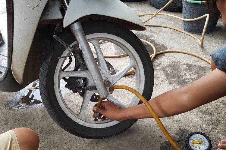 Ini 4 hal yang menyebabkan ban motor bekas bisa jadi cepat botak