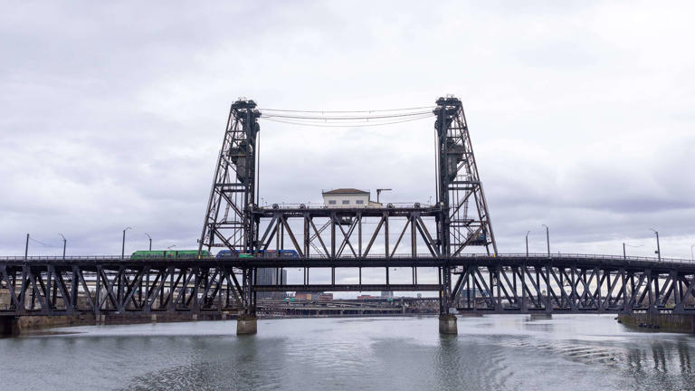 Brace yourself for Portland bridge lift delays on Monday