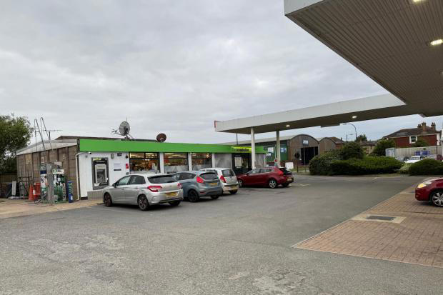 Man confronts shop worker with smashed bottle in alleged petrol station ...
