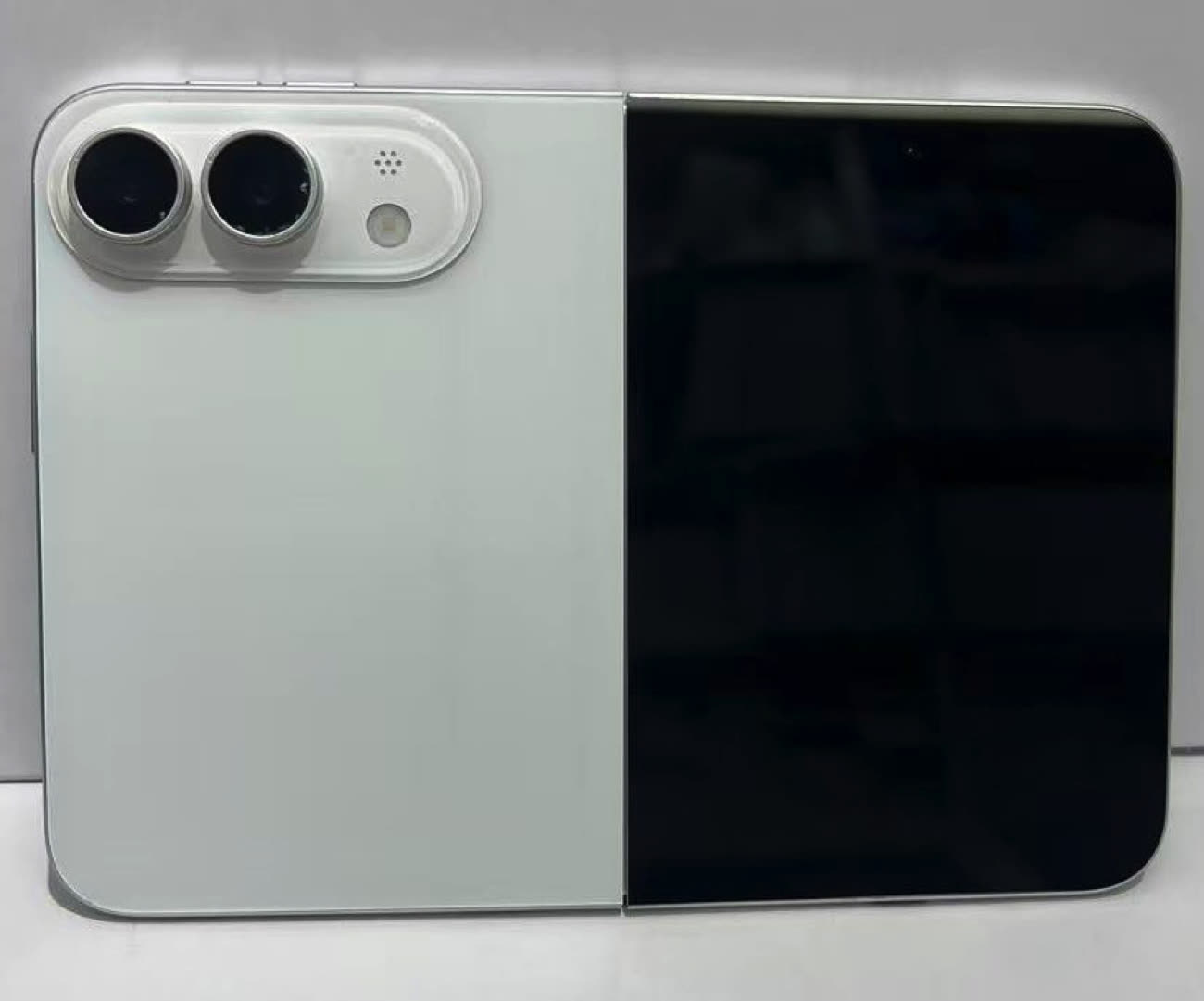 iPhone Ultra : le design du premier modèle pliable d'Apple se précise ...