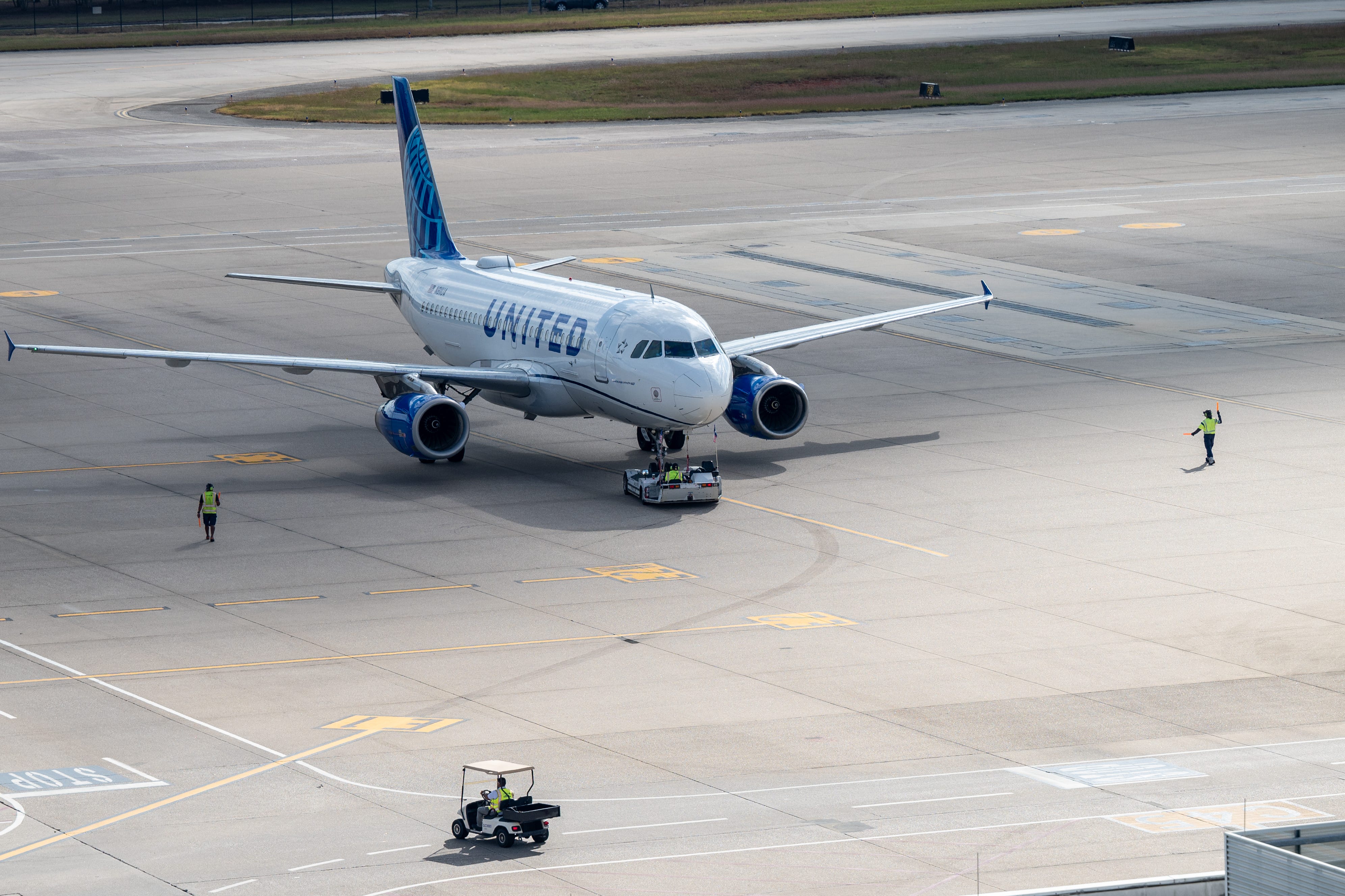 Man allegedly snuck onto United flight with fake boarding pass