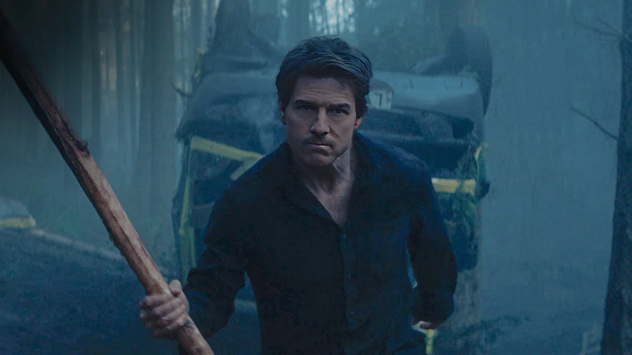 Escaping from the resurrected mummy | The Mummy (2017)