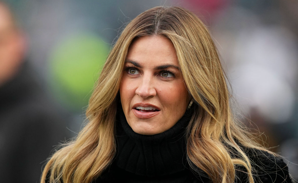 Erin Andrews' Bahamas vacation with Matthew Stafford puts reporter ...
