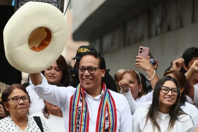 Sondeos a boca de urna de la segunda vuelta en Perú dan ventaja ...