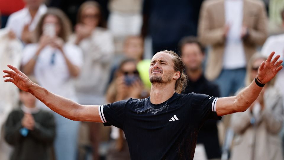 Alexander Zverev wins five-set French Open thriller for first Grand ...