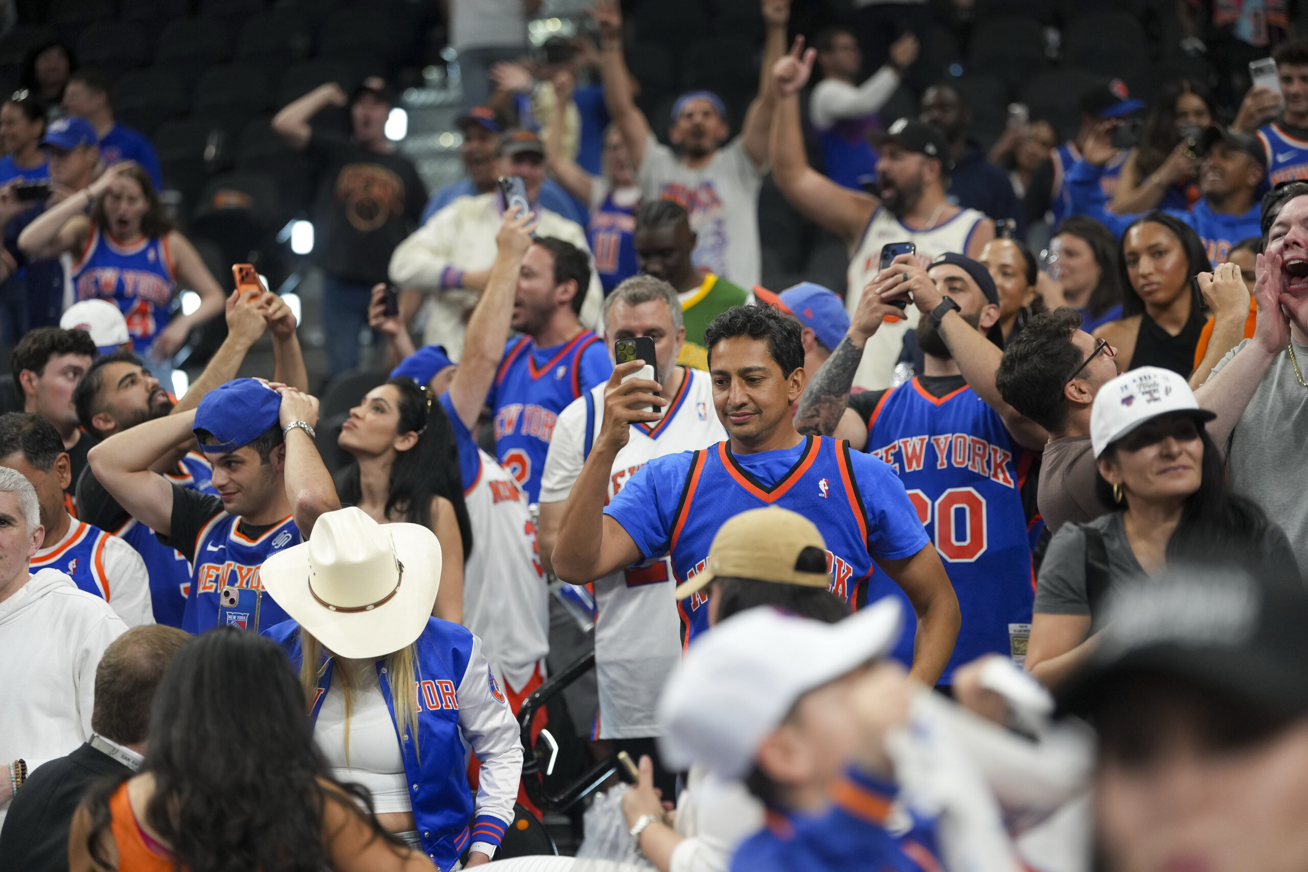 Knicks had scary plane mishap on runway before leaving San Antonio
