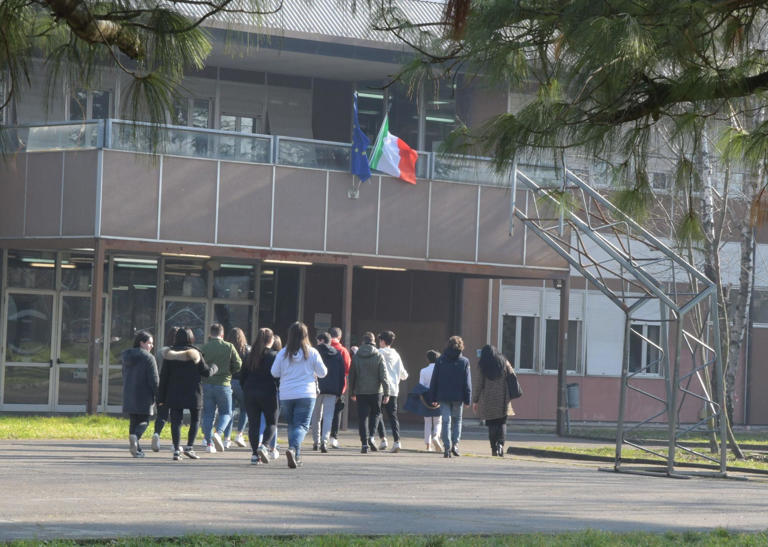 Amianto al liceo Golgi di Broni, la procura apre inchiesta ma scatta la ...