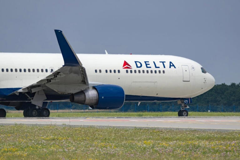 Delta, United, Southwest stocks in focus as airline group signals sharp ...