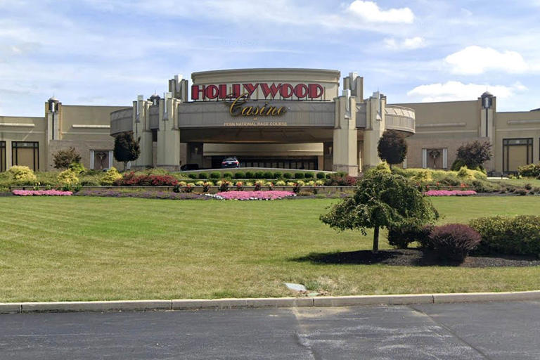 Woman who banned herself from gambling snuck into casino and won ...