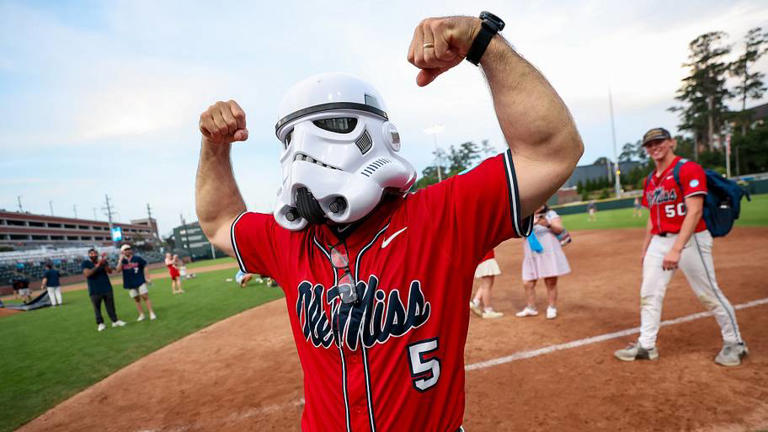 Mike Bianco overcomes criticism, leads Ole Miss baseball back to Omaha