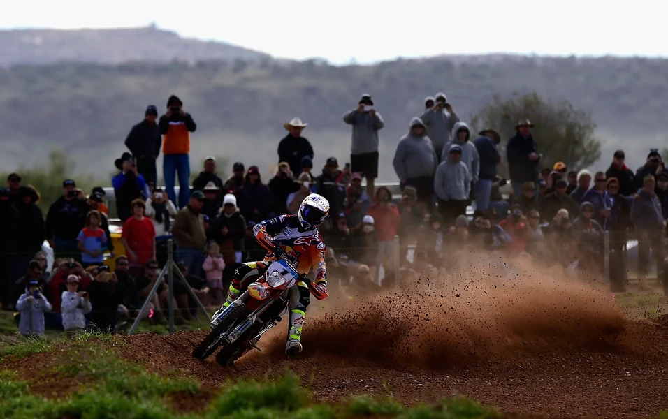 Motorbike rider dies in crash during Finke Desert Race