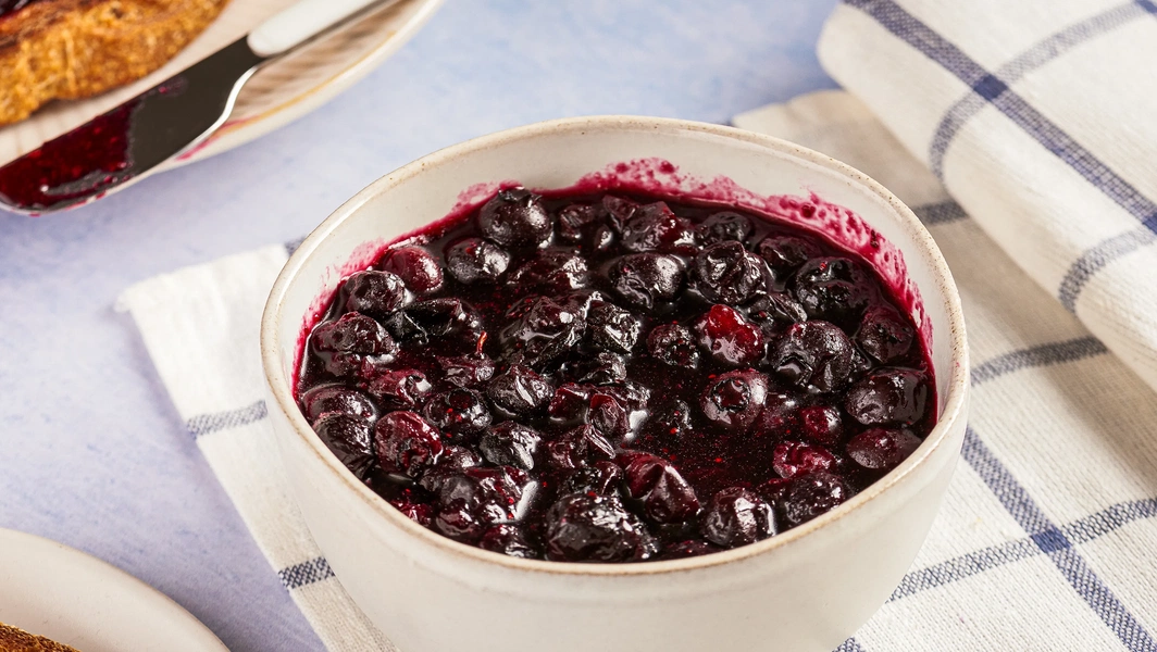 Pioneer Woman debuts handheld berry treats for peak season