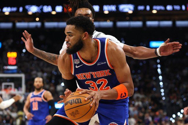 Adaptable Towns key in Knicks' run to NBA Finals lead