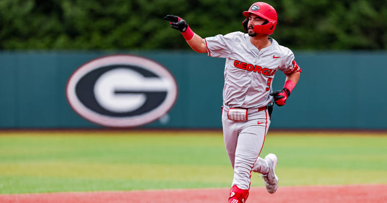 Georgia holds off Mississippi State to advance to College World Series