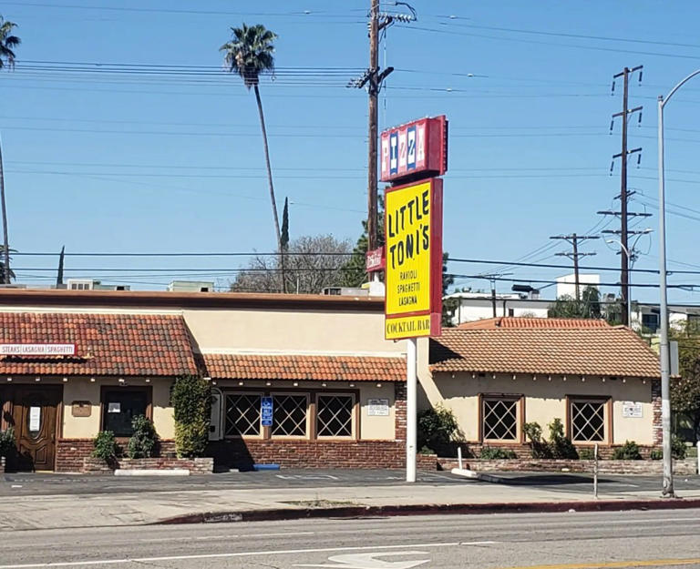 Film fanatics flock to booth in tiny LA restaurant after viral ...