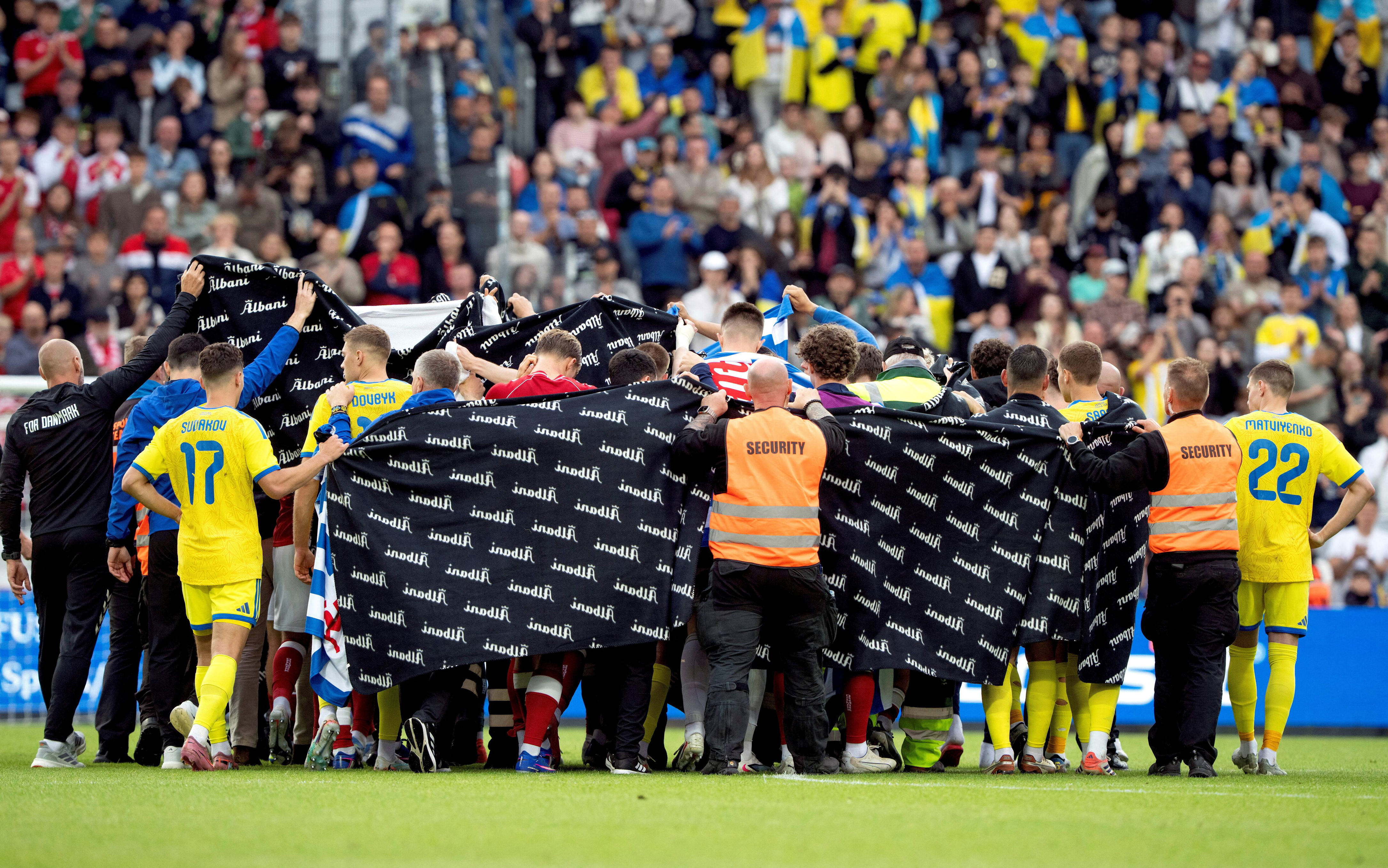 Eriksen collapses again, regains consciousness in Denmark match
