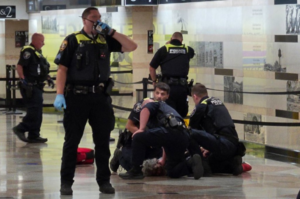 5 stabbed in bloody attack inside Penn Station — suspect in custody
