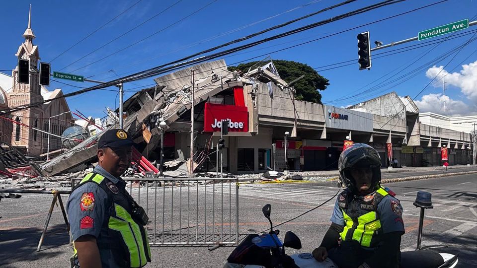 Deadly 7.8 magnitude earthquake hits southern Philippines
