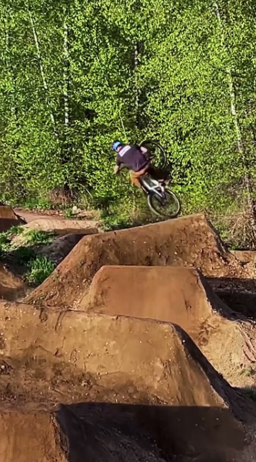 Flowing through epic MTB jumps