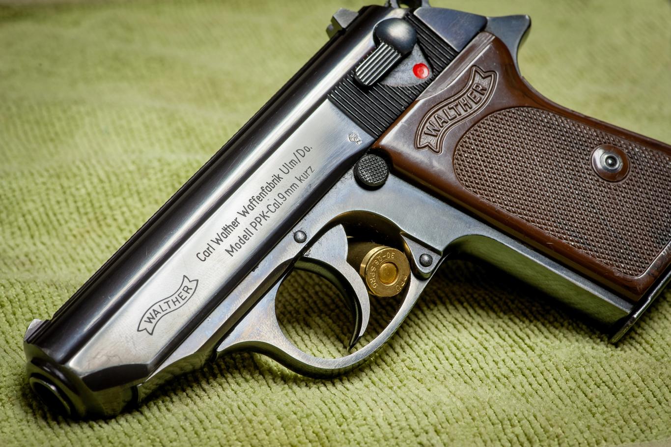 Pistole Walther PPK: Zbraň agenta 007 Jamese Bonda, Hitler se s ní ...