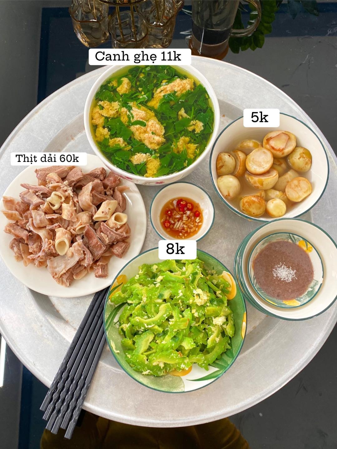 Mẹ đảm Ninh Bình chi 100.000 đồng cho mâm cơm gia đình 5 người
