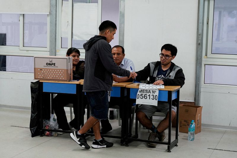 Ipsos quick count shows statistical tie in Peru's presidential race