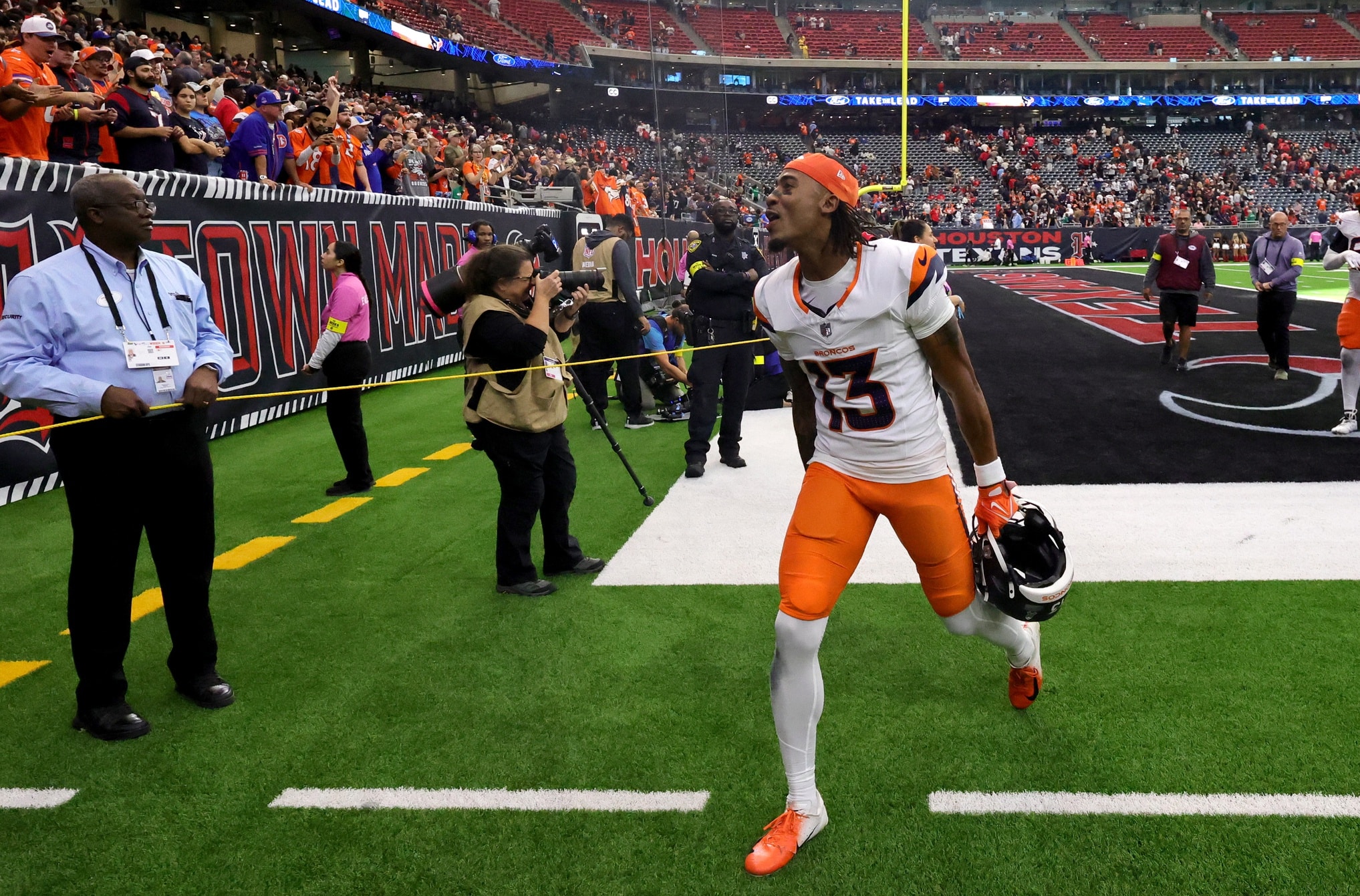Broncos WR Pat Bryant ties the knot with Tori Trench in lavish ceremony ...