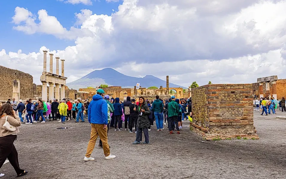 Equid skeletons found in Pompeii bakery shed light on AD 79 eruption