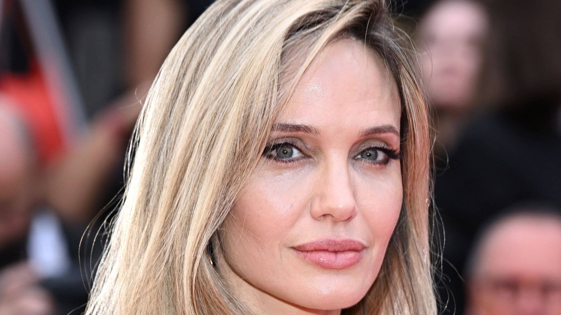 Angelina Jolie ditches red carpets for pickleball court in rare outing ...