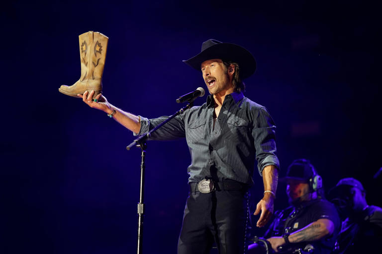 CMA Fest night 4 ends with surprises from Glen Powell, Russell Dickerson