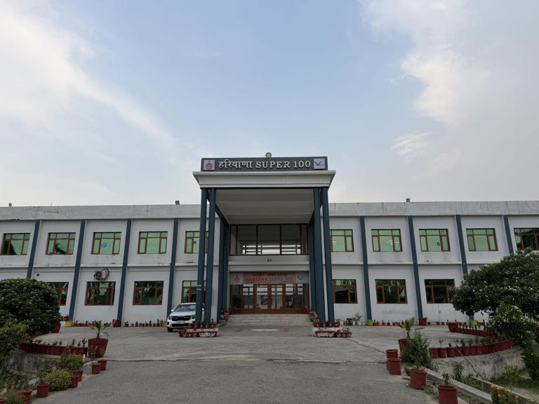 Super 100 is fueling Haryana’s IIT, AIIMS dream. Helping govt school ...