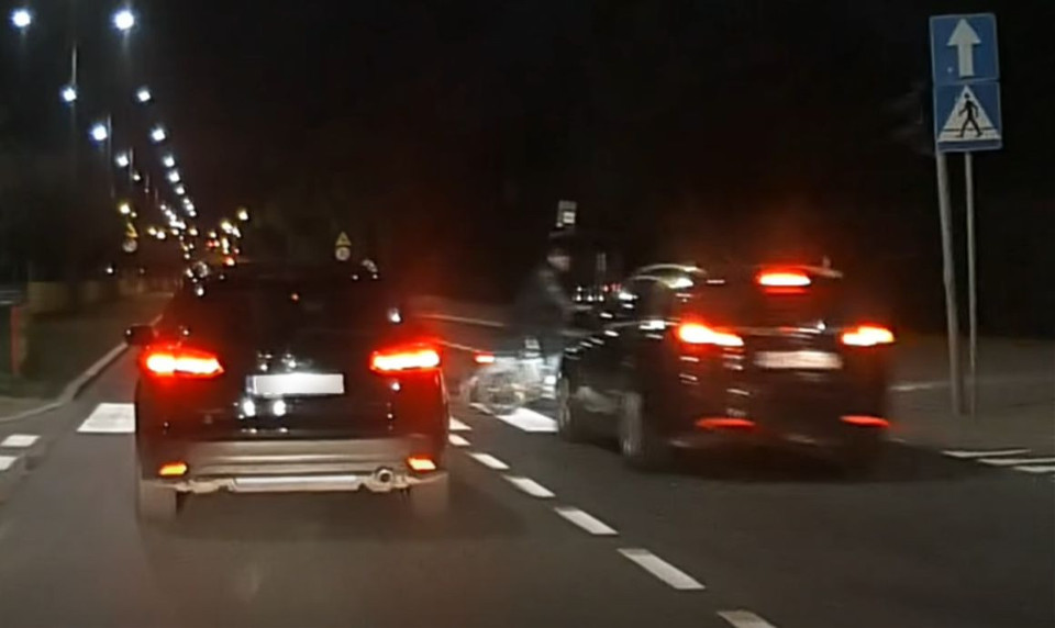 Wypadek na Alei Jana Pawła II. Kierowca potrącił rowerzystę i uciekł ...