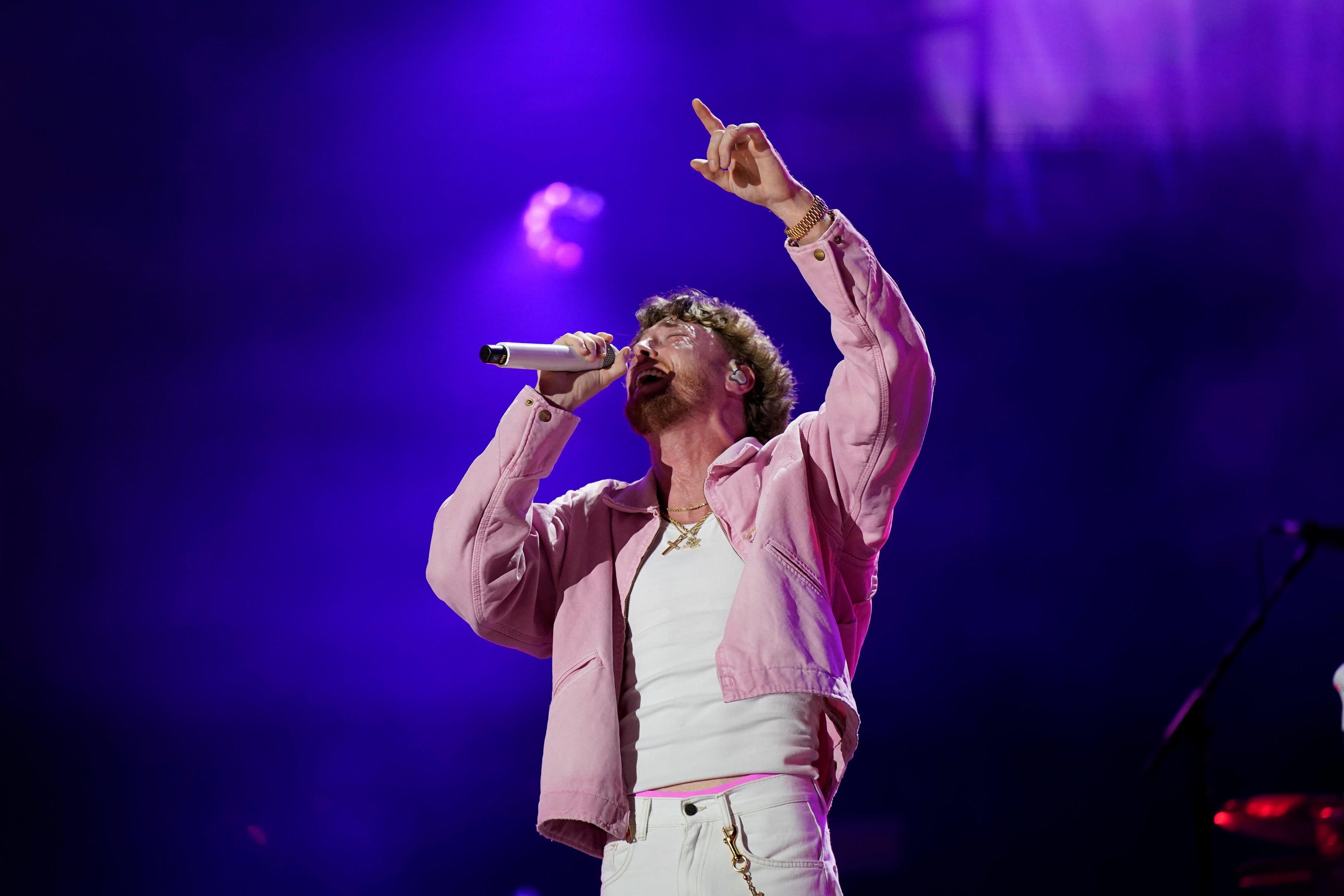 CMA Fest night 4 ends with surprises from Glen Powell, Russell Dickerson