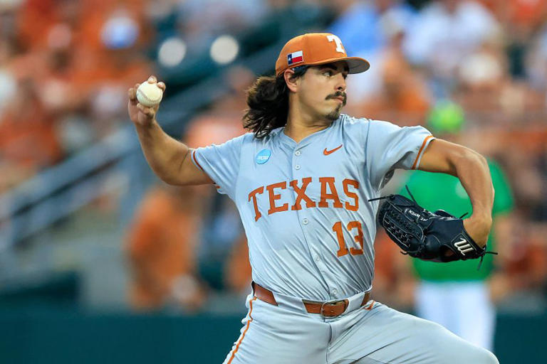 Texas sweeps Oregon, advances to Men’s College World Series for record ...