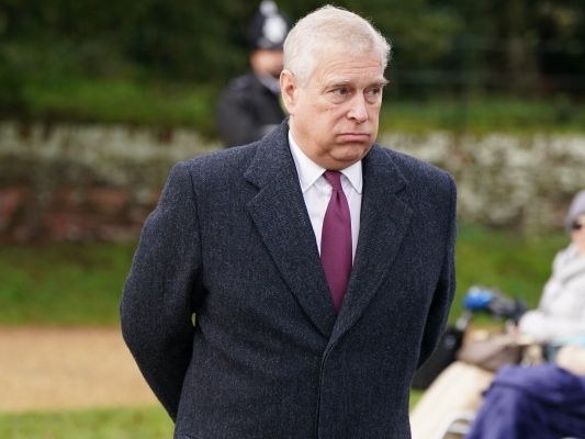 Neue Epstein-Enthüllungen: Epsteins Assistentin packt über geheime ...