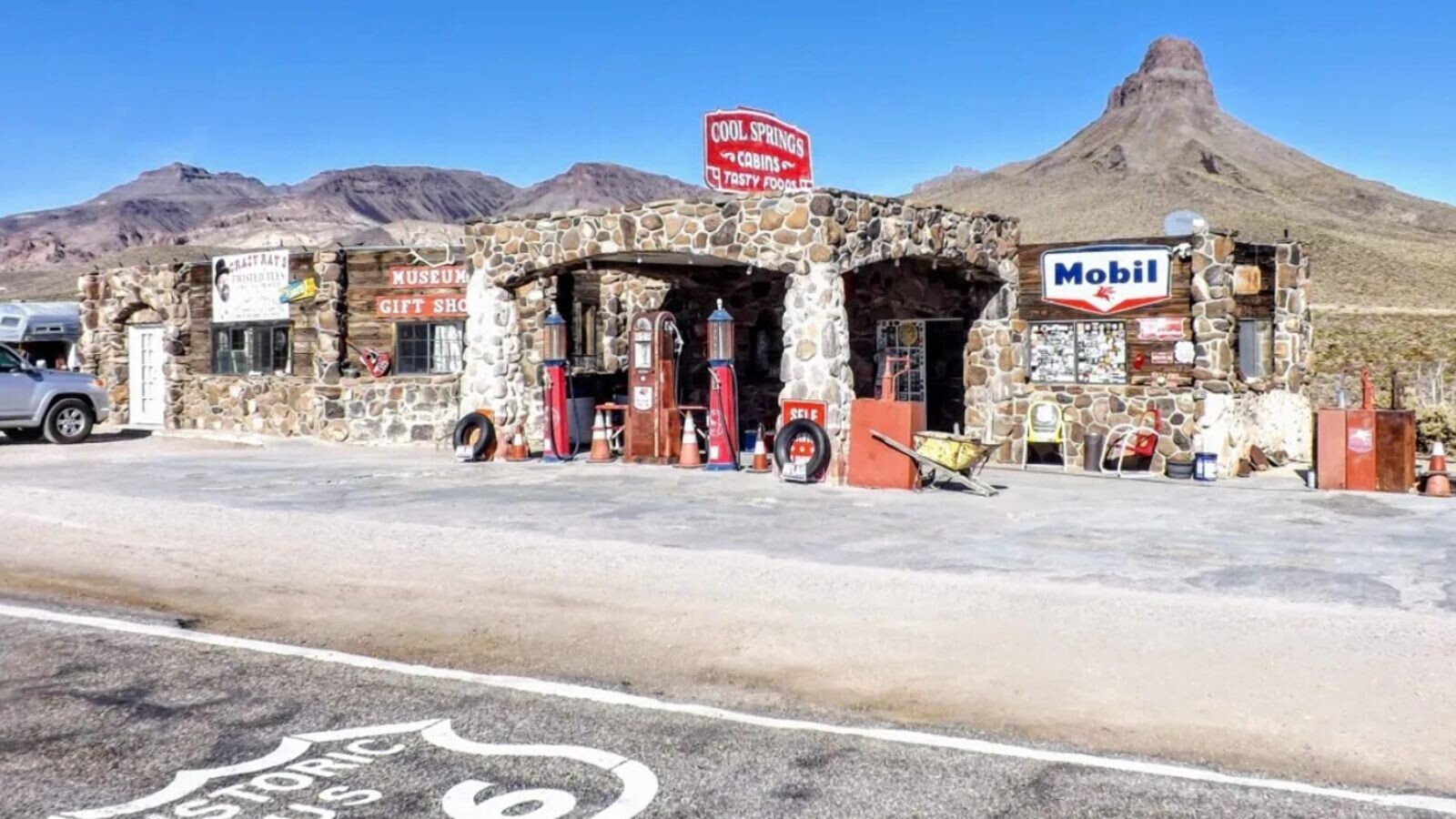 18 photos of gas stations being our nation's cultural landmarks