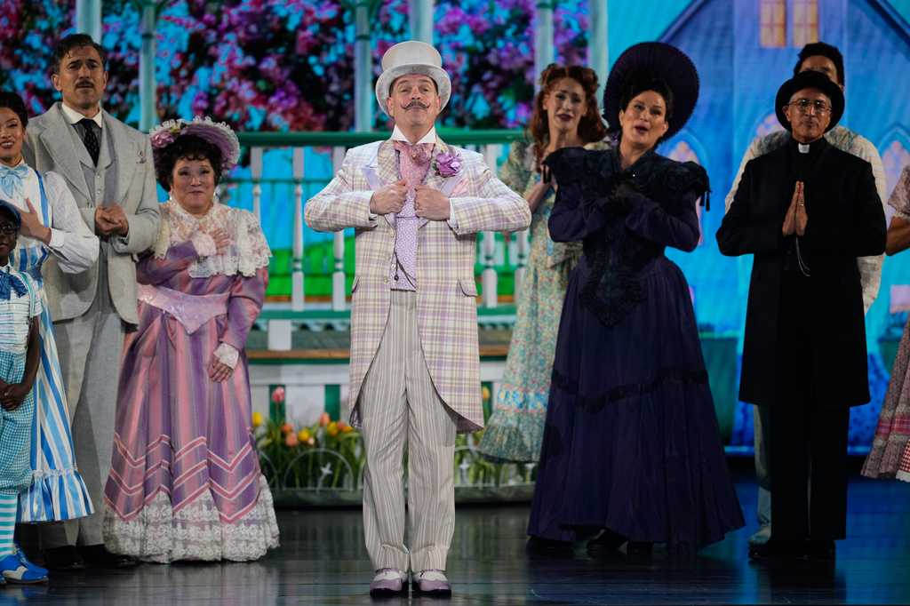 'Schmigadoon!' wins the Tony Award for best new musical