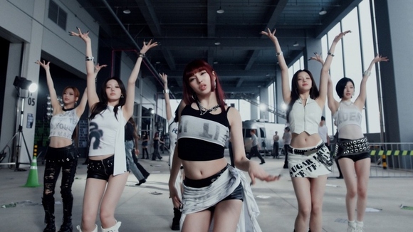 BABYMONSTER、新曲「SUGAR HONEY ICE TEA」MV公開、今夏を席巻するサマーソングが誕生