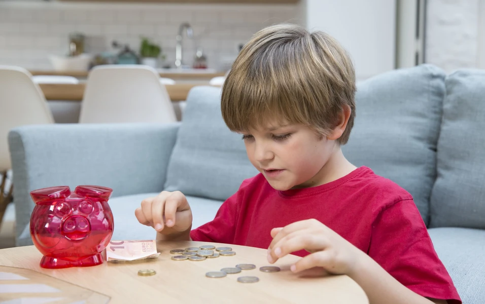 UK children's pocket money rises 12p but lags inflation