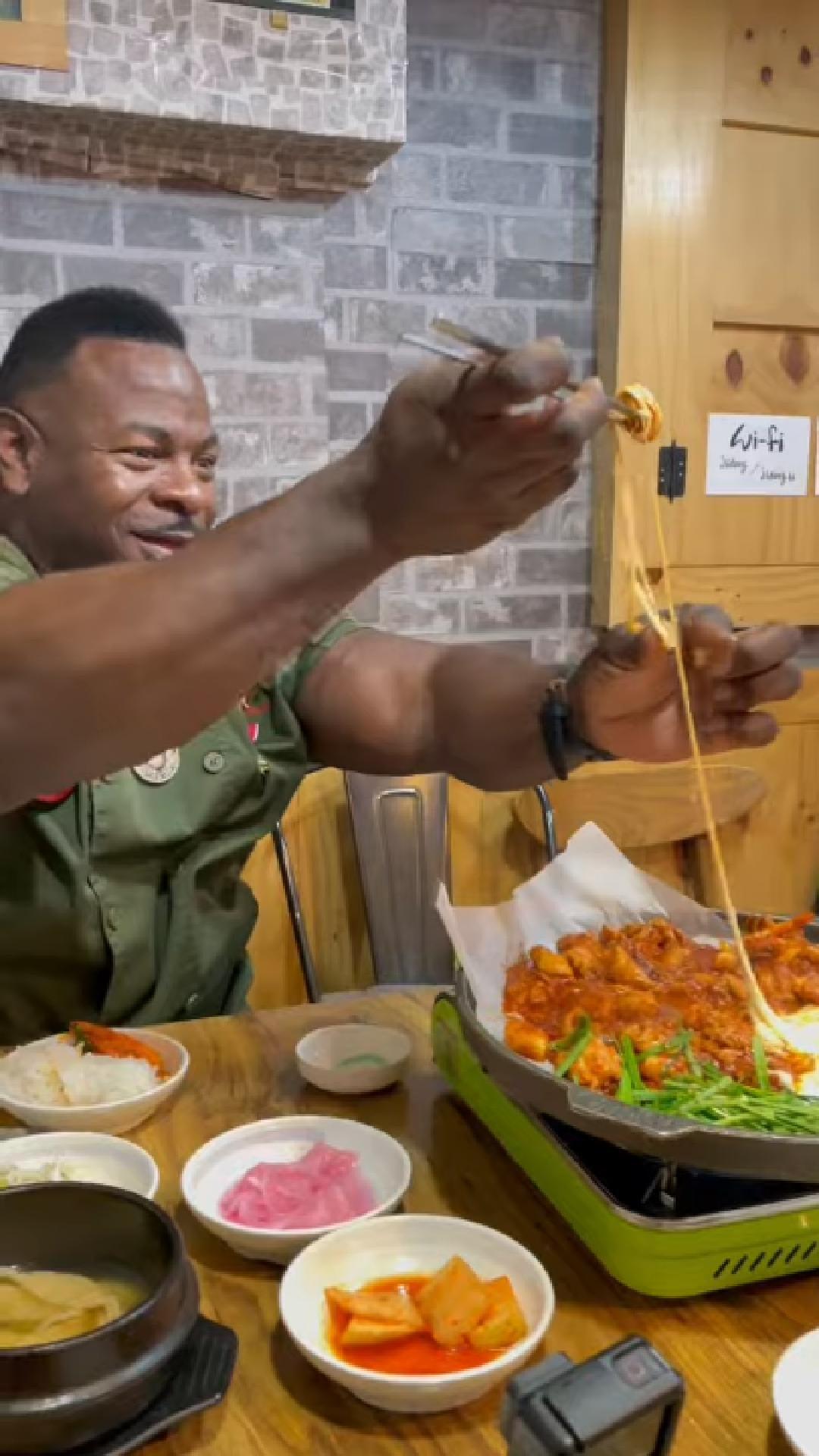 Chef Rush tries viral Korean cheese chicken