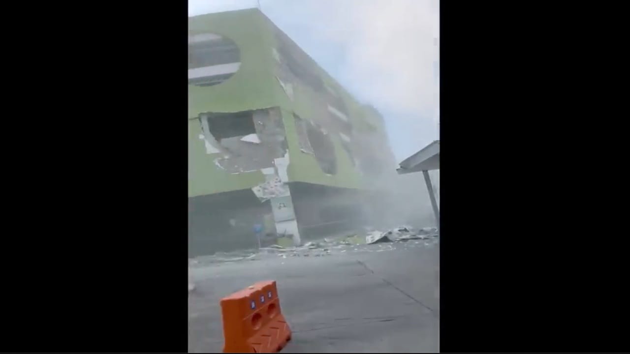 Earthquake-triggered 3-feet-high tsunami hits Philippine coasts ...
