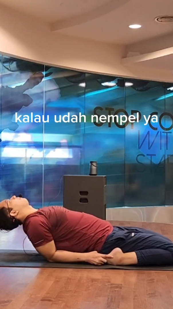 Cara membuat eagle hands di virasana dengan mudah