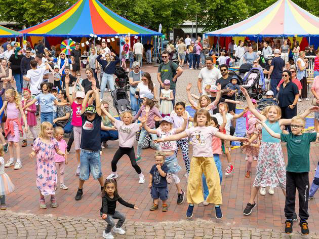 Jubiläum in Uelzen: Familientag lockt mit 28-Meter-Banner und Smoothie ...