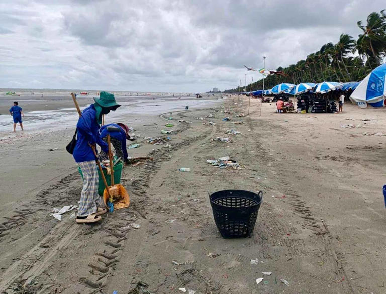 Stop dumping trash, mayor pleads, it's polluting Bang Saen beach