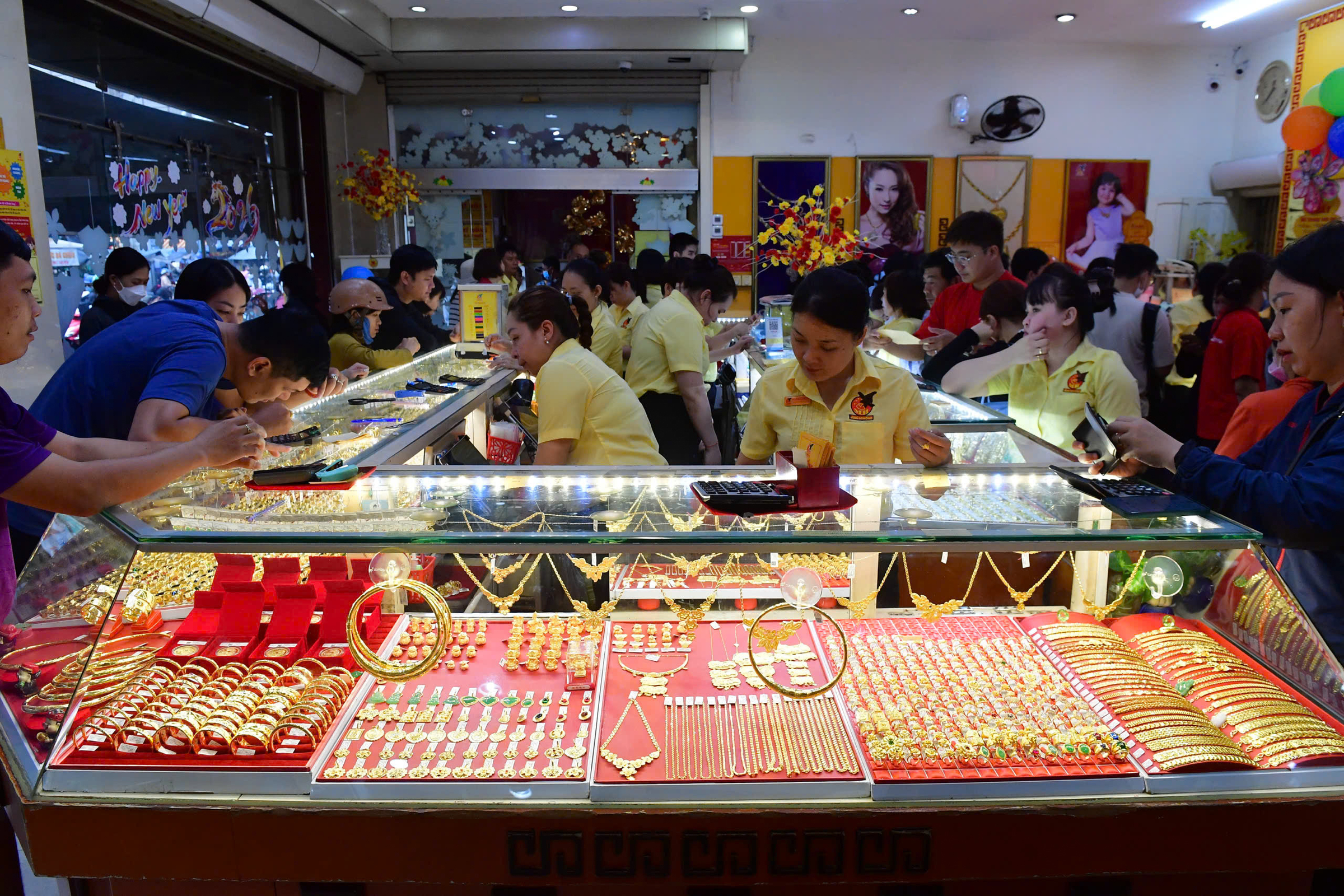 Precious metal, gemstone imports soar 284%