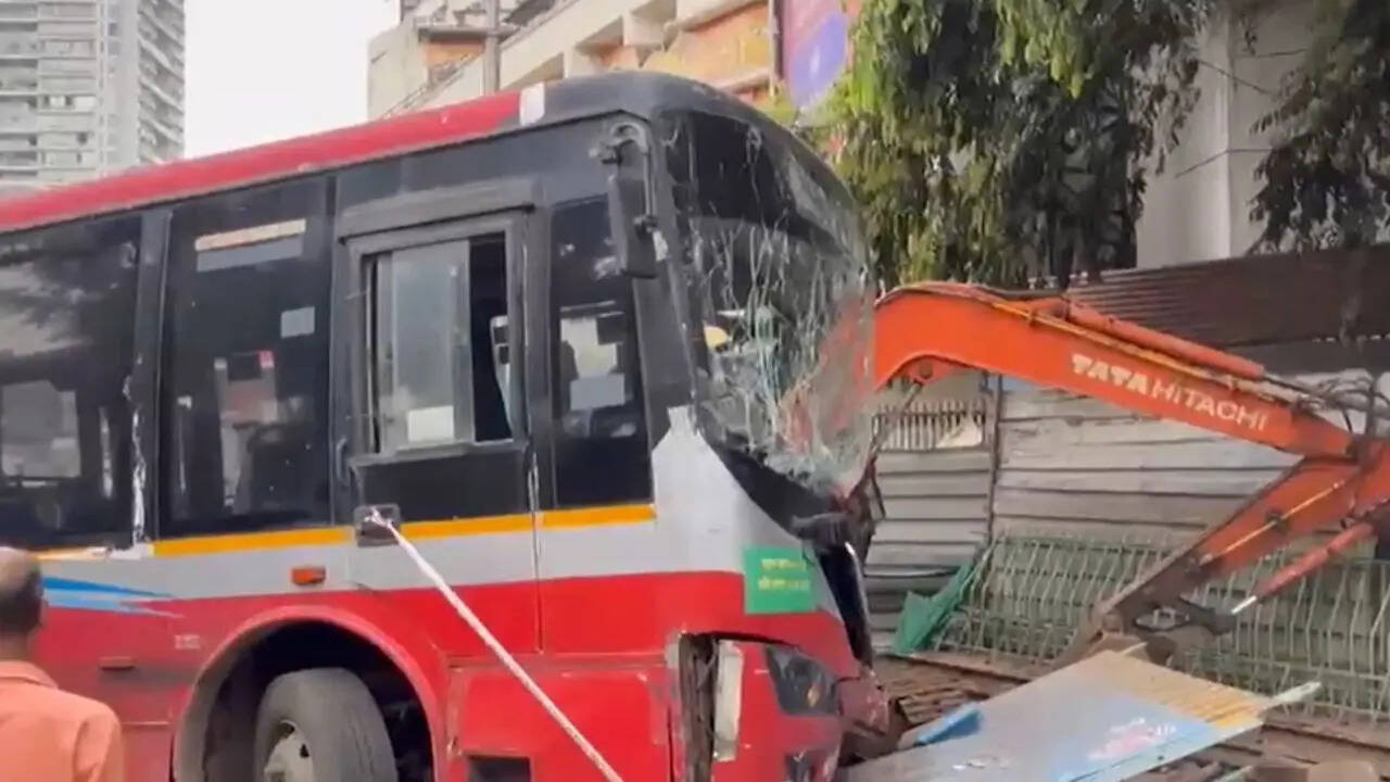 Mumbai: Out-of-control BEST bus hits pedestrians, taxis and bikes in ...