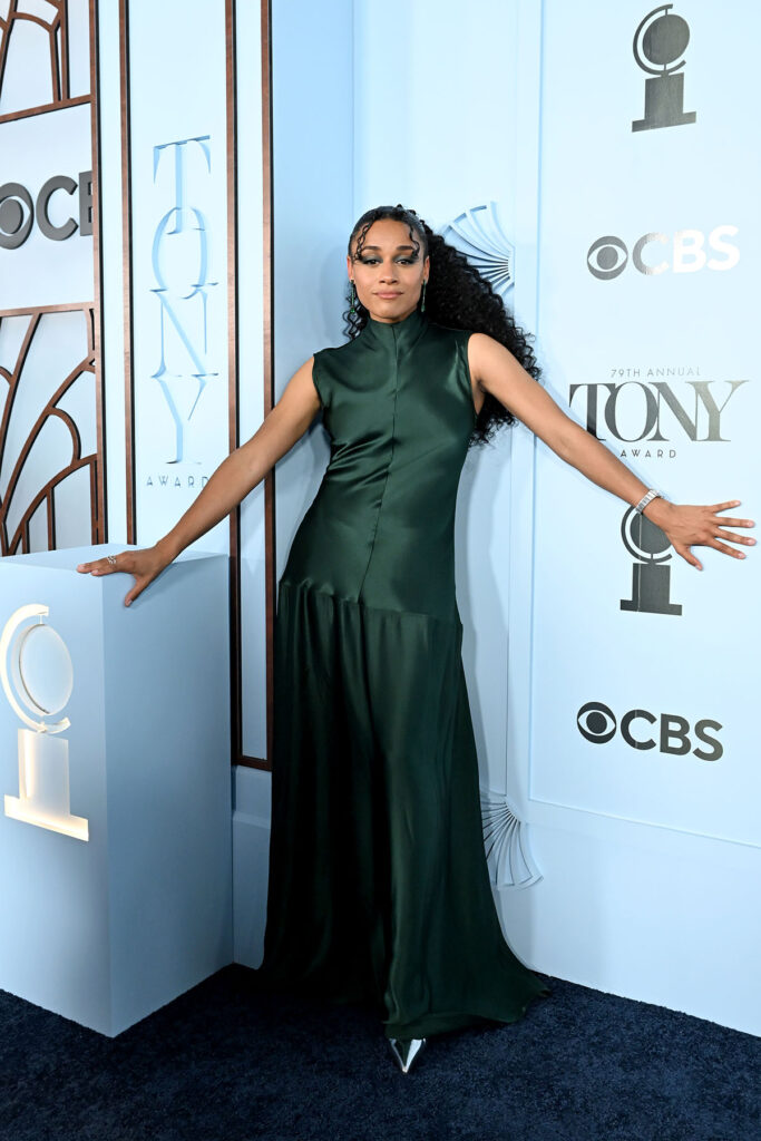 Ariana DeBose embraces quiet elegance at the Tony Awards in Fforme