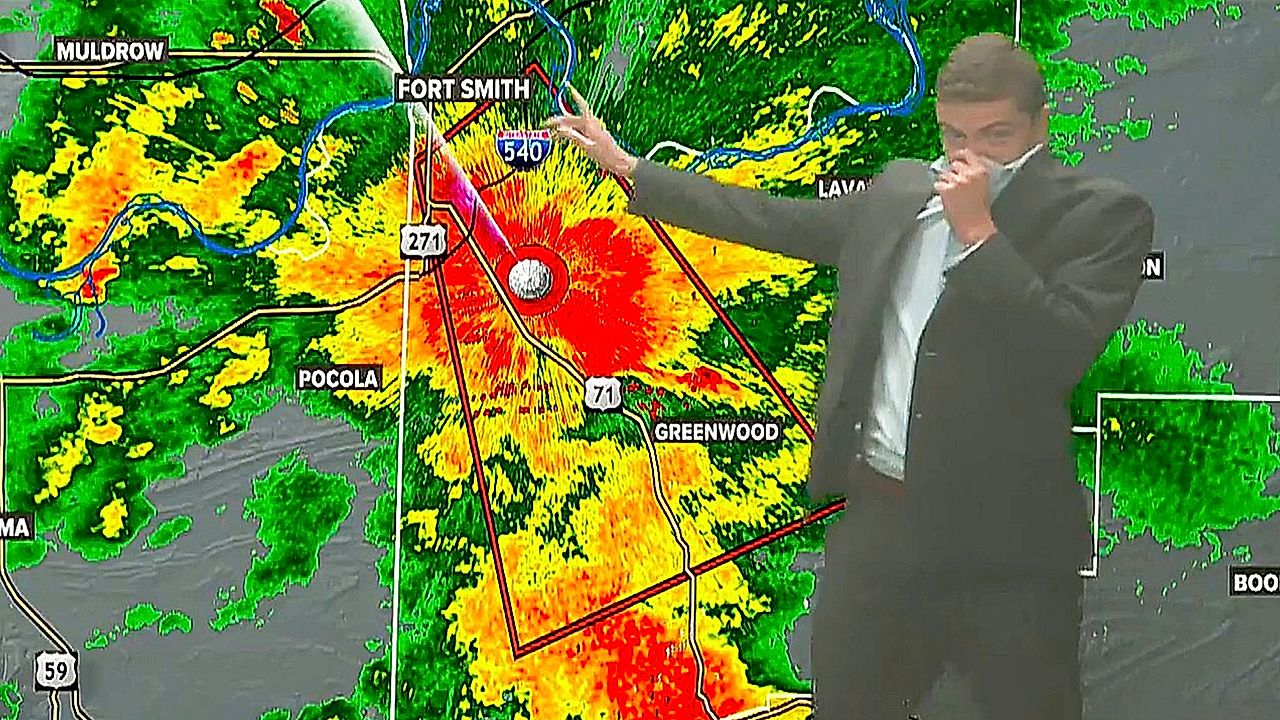 Arkansas meteorologist stays on air to cover tornado warnings as fire ...